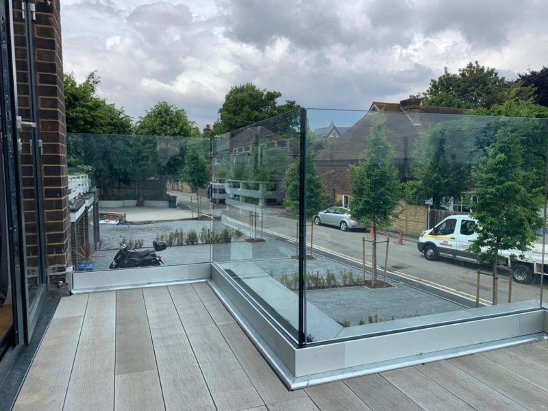 Frameless Channel with Satin Opaque Panel - London | Showcase