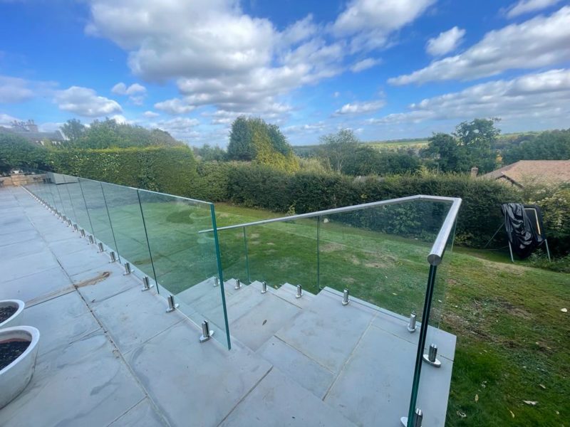 Frameless Spigots on Stairs - Caterham | Showcase